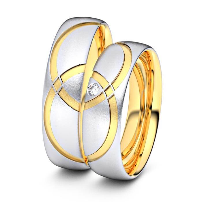 Ausgefallene Eheringe: Gold, Schwarz oder Motive toll kombiniert