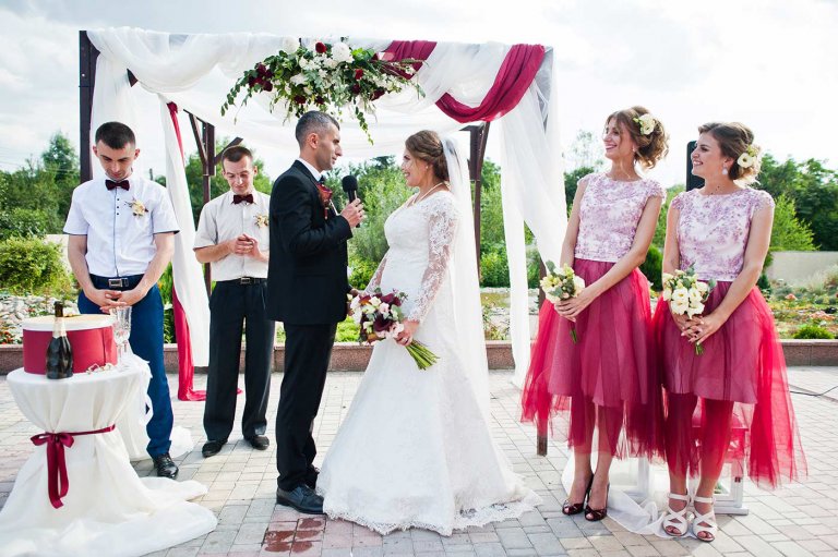 Hochzeitsbräuche & Traditionen, die eure Feier bereichern | Infos & Ideen